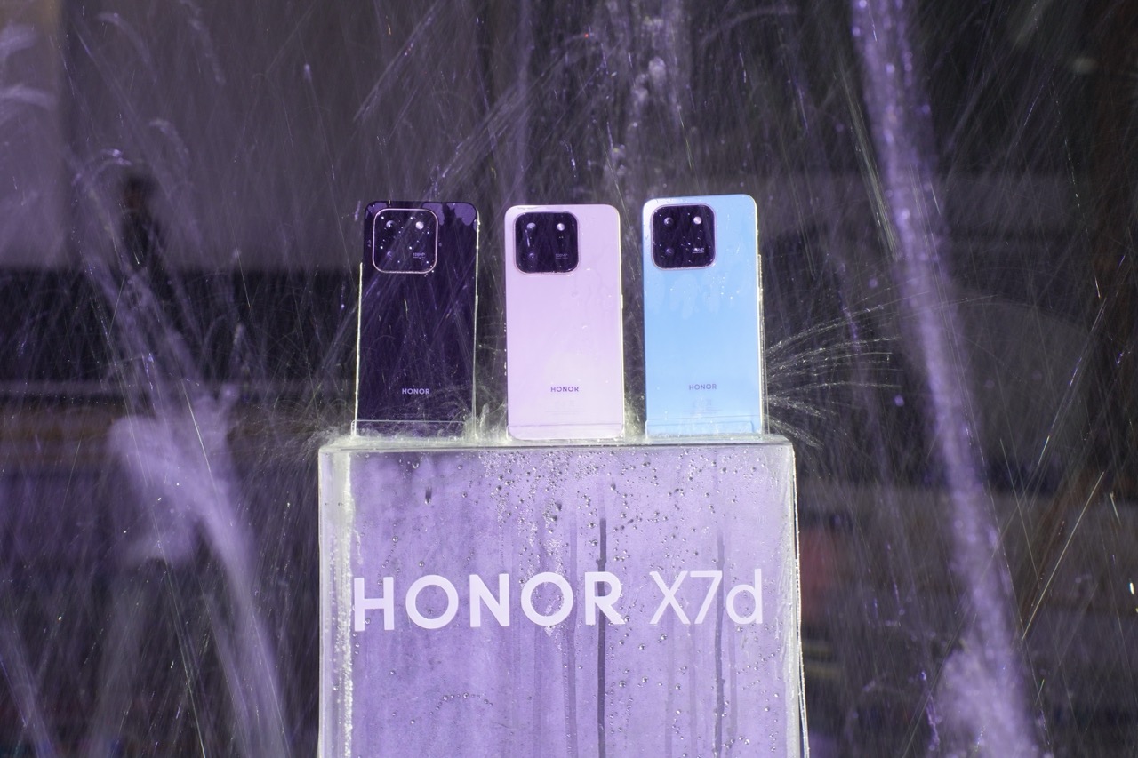 HONOR X7d Wins Over Water in a Splashing Launch, Still Available for ...